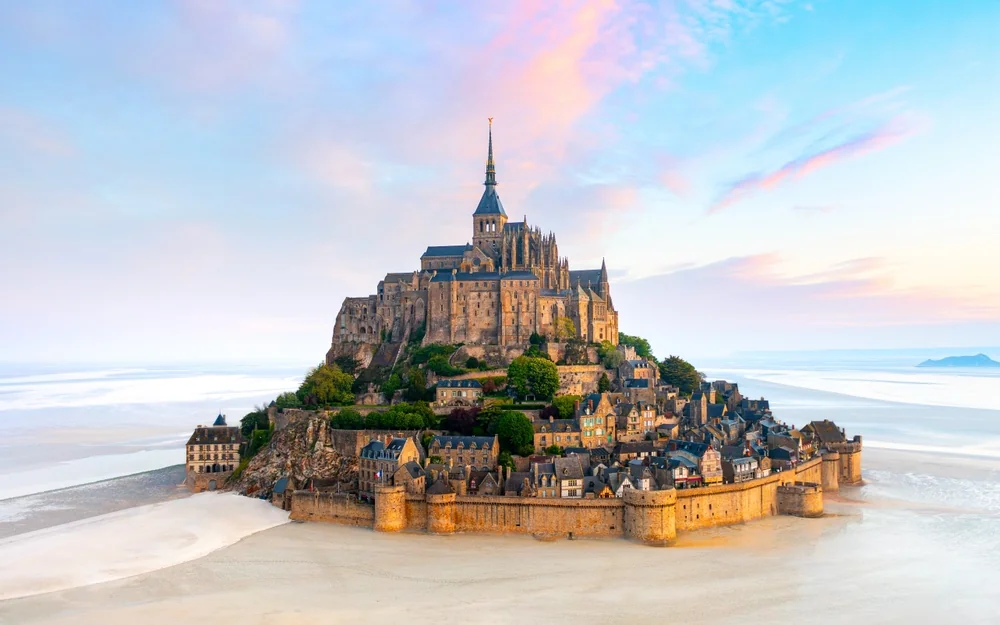 The 15 most famous castles in the world, ranked by visitors