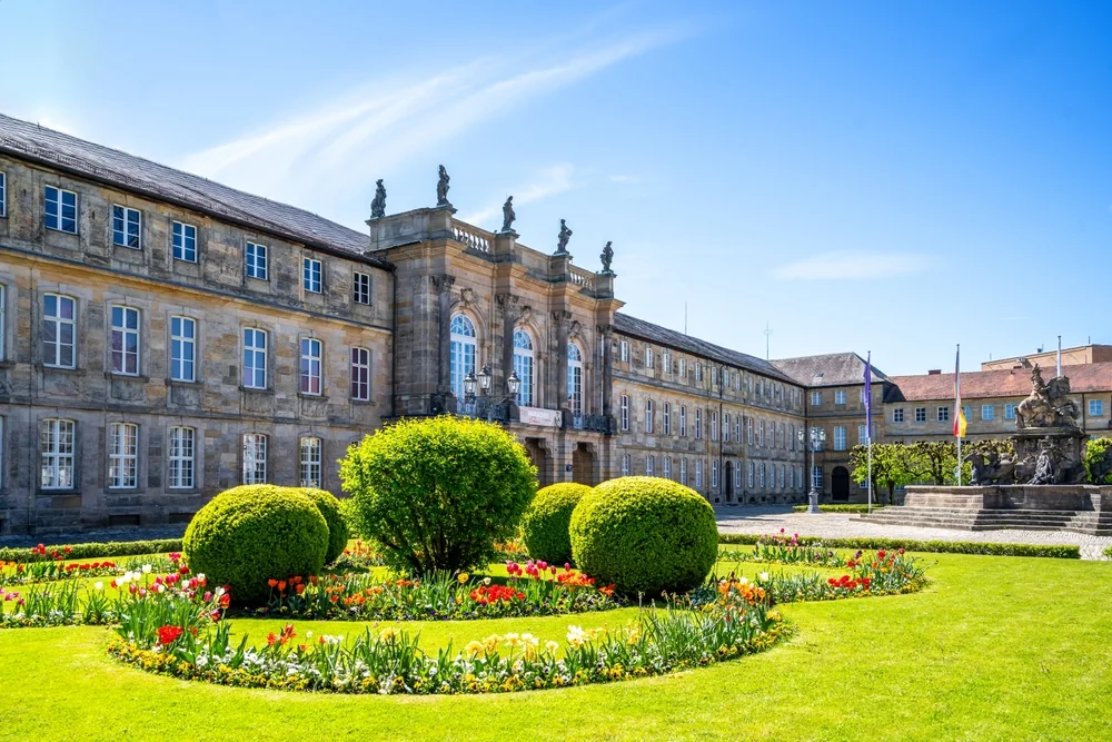Palace vs Castle: Definition, Examples, Heritage Implications