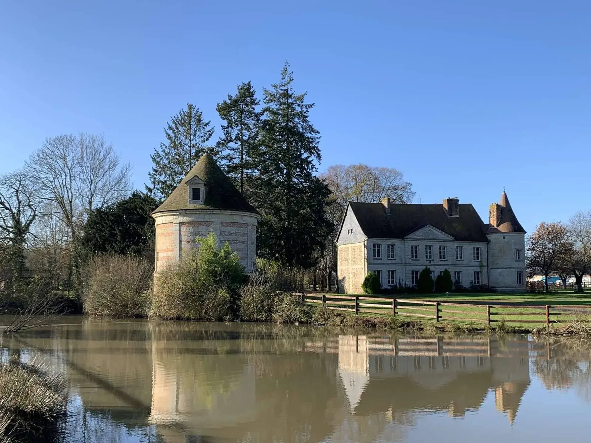 Exceptional 15th And 18th Century Castle In A Wooded Park - Castle for Sale