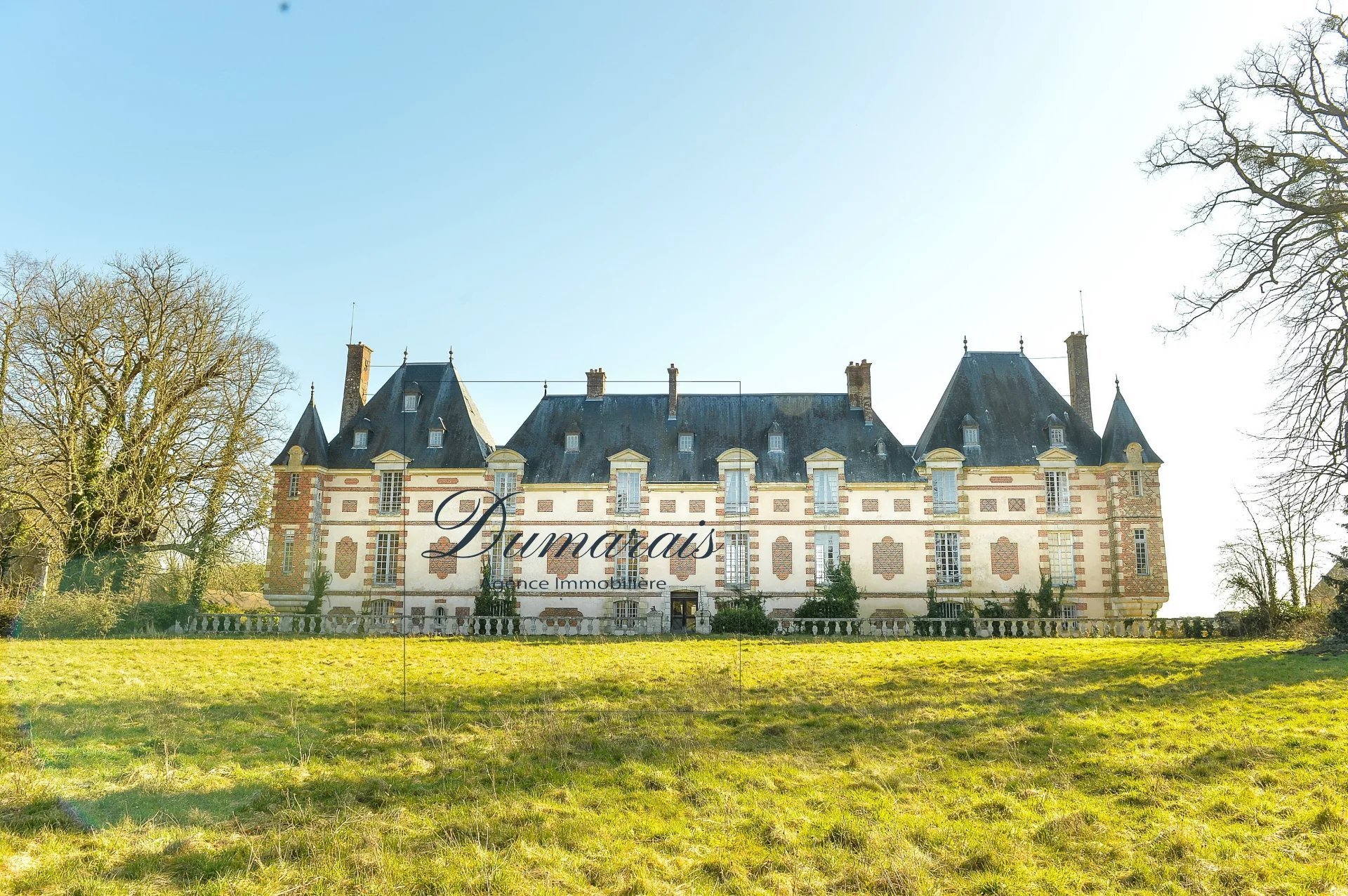 17th Century Castle Set Within A 21 Hectare Park - Castle for Sale