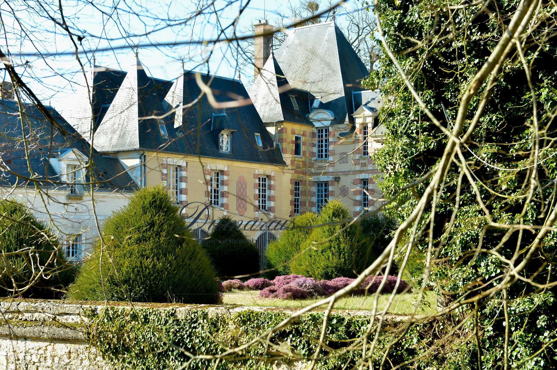 17th Century Castle Set Within A 21 Hectare Park - Castle for Sale
