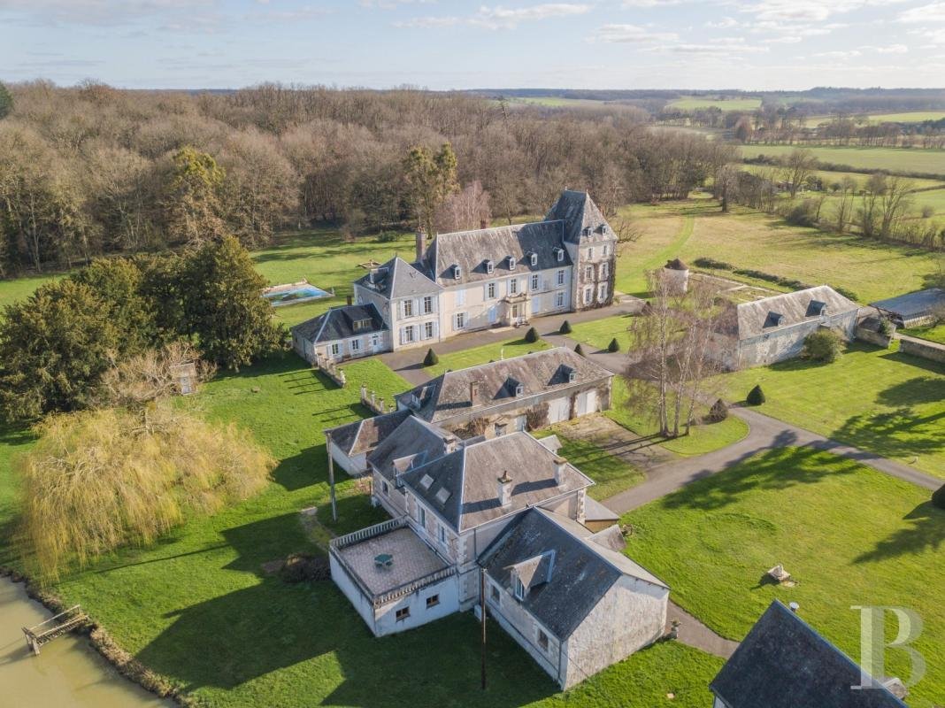 19th Century Château With Lake, Chapel, And Outhouses In 30 Hectares ...