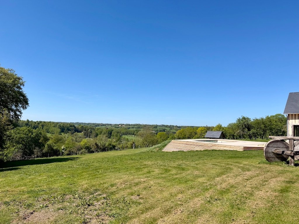 Elegant Renovated Press House With Dominant Countryside View - Castle ...