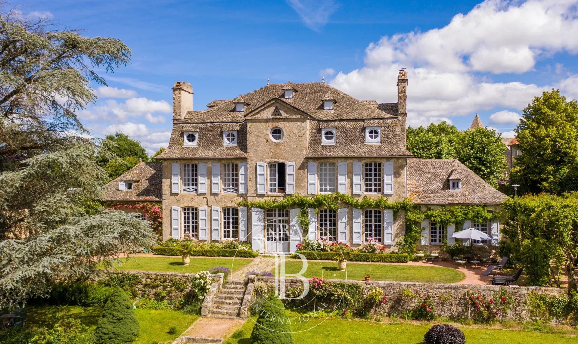 Elegant 18th Century Castle With Landscaped Grounds - Castle for Sale
