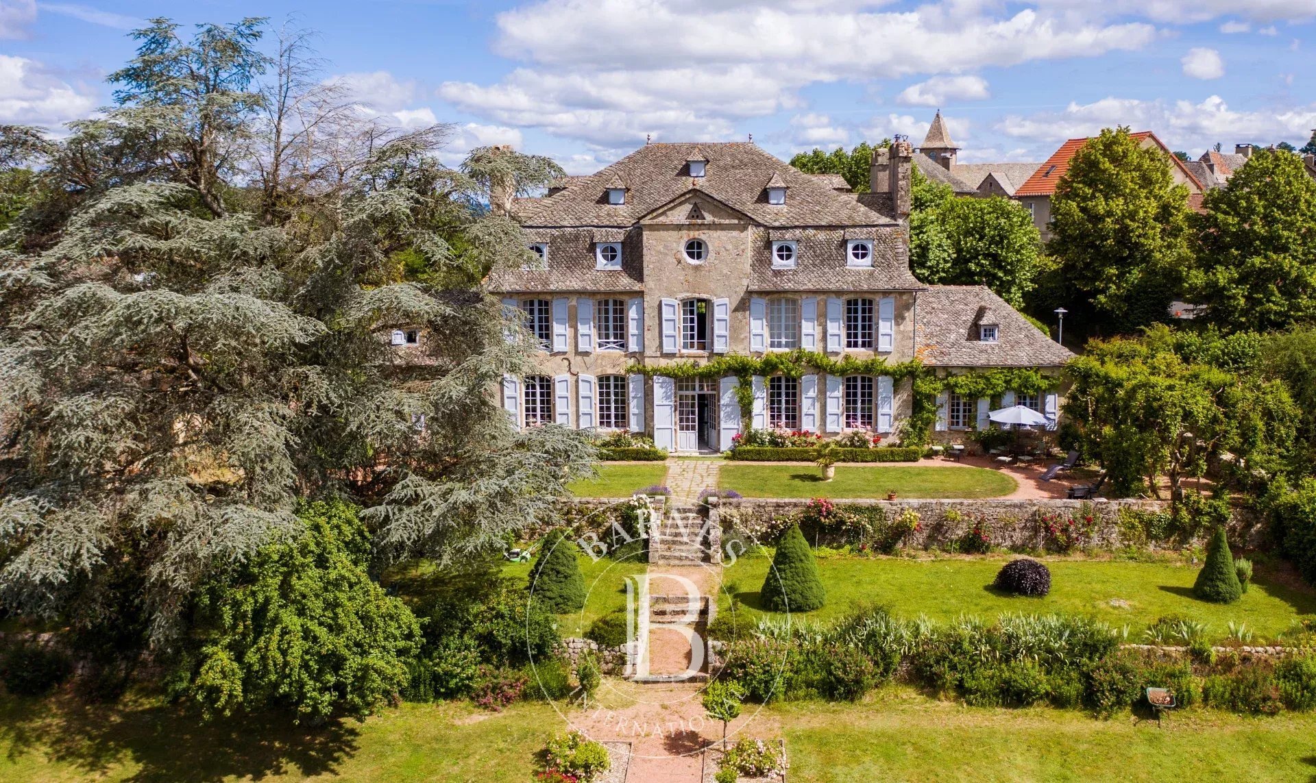 Elegant 18th Century Castle With Landscaped Grounds - Castle for Sale