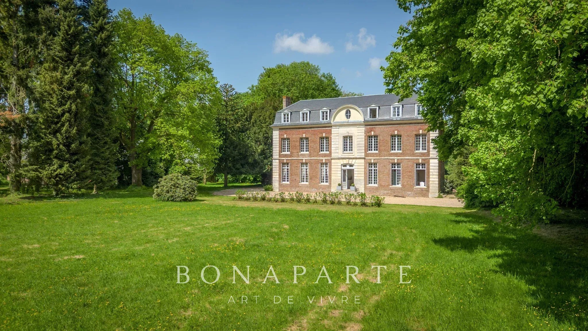 18th Century Castle With 10 Bedrooms And Former Stables - Castle for Sale