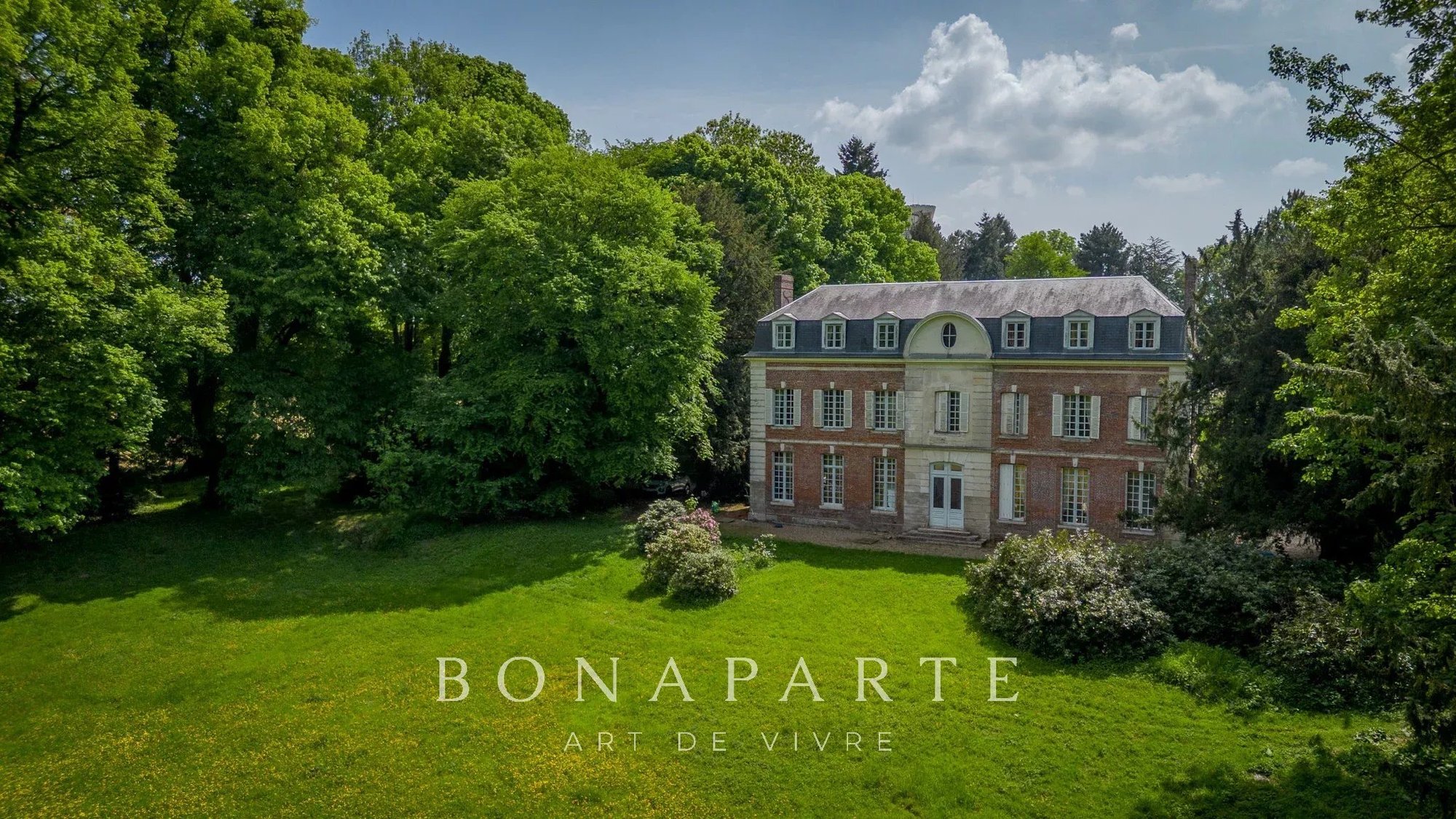 18th Century Castle With 10 Bedrooms And Former Stables - Castle for Sale
