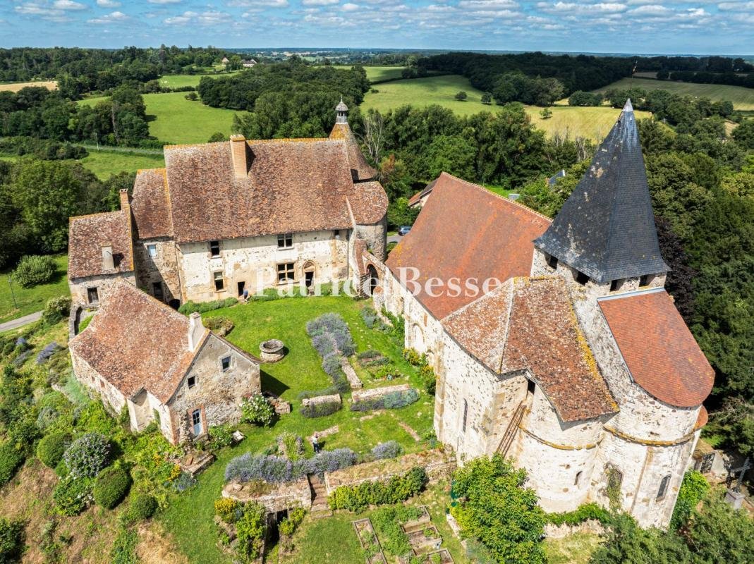 Historic 15th Century Château Overlooking Pastureland and Lake - Castle ...