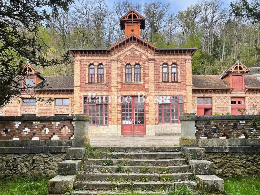 16th Century Royal Château With 19 Bedrooms And Extensive Grounds ...