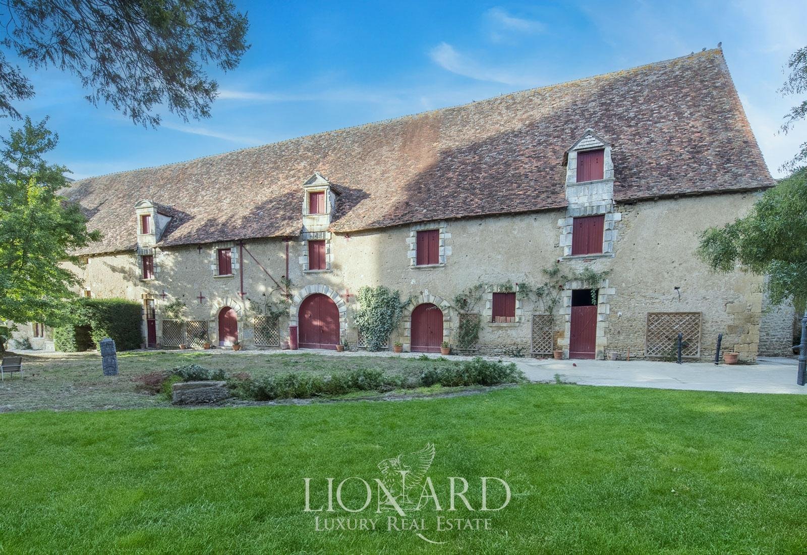 Historic 11th Century Gothic Castle With 2.5 Hectare Park - Castle for Sale