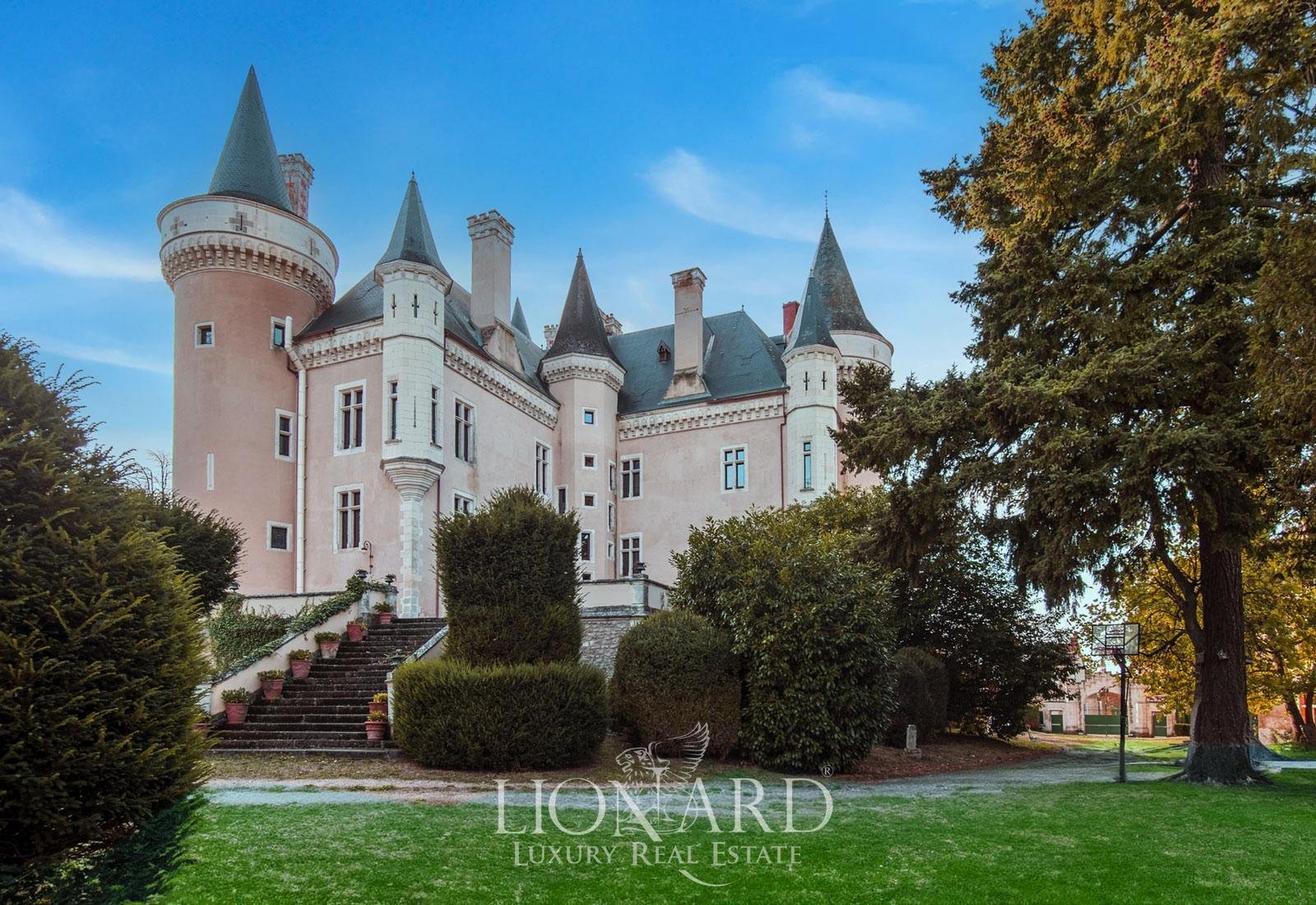 Historic 11th Century Gothic Castle With 2.5 Hectare Park - Castle for Sale