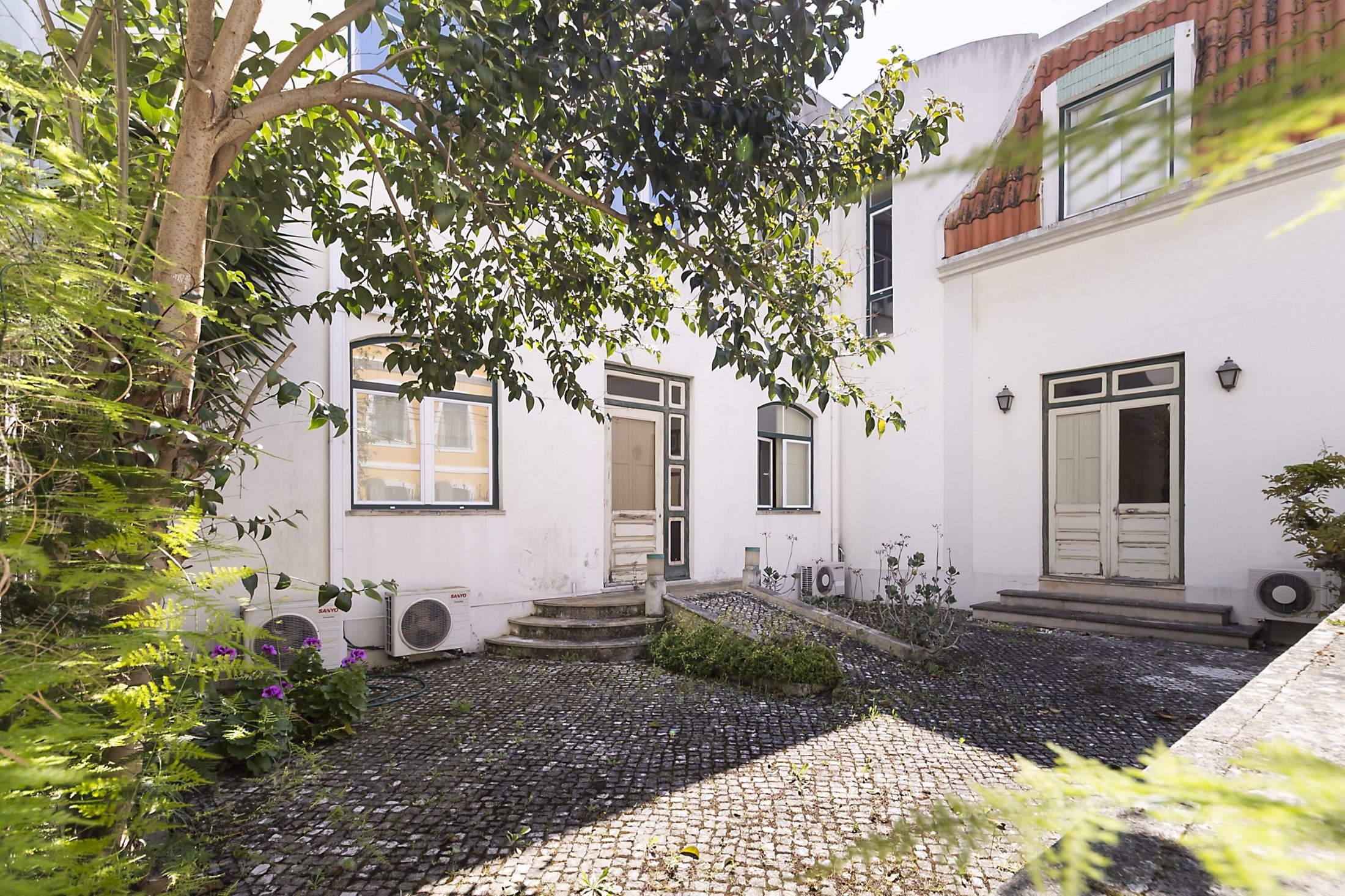 Historic Building With Investment Potential In Setúbal - Castle for Sale